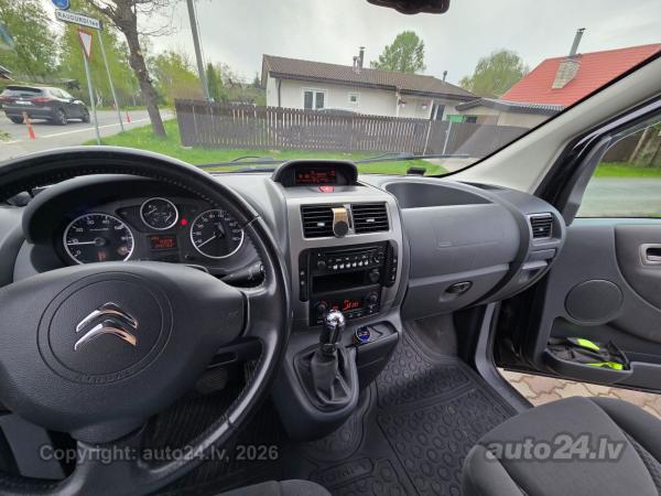Melns Citroen Jumpy 2015 Mardu, ar dzinēja tilpumu 2.00 L un nobraukumu 241 tūkst. km par 8000 €, foto 10 vietnē AUTOMOTO.COM.LV