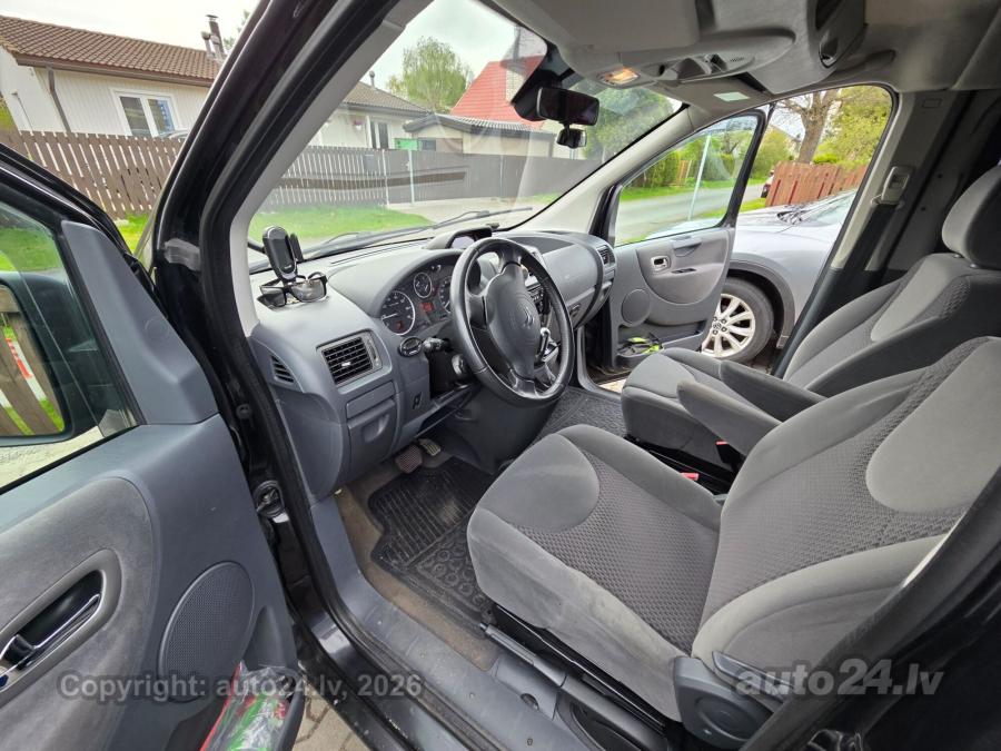 Black Citroen Jumpy 2015 in Maardu, with an engine capacity of 2.00 L and mileage of 241 thousand km for 8000 €, photo 12 on AUTOMOTO.COM.LV