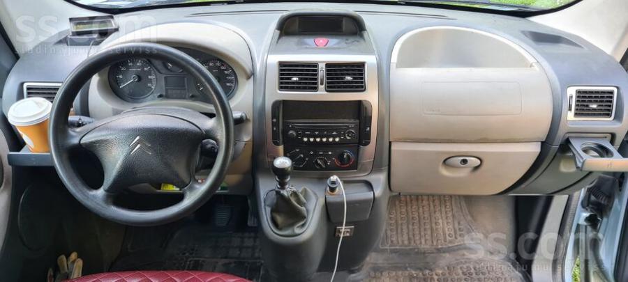 Blue Citroen Jumpy 2008 in Riga, with an engine capacity of 1.60 L and mileage of 672 thousand km for 1900 €, photo 12 on AUTOMOTO.COM.LV
