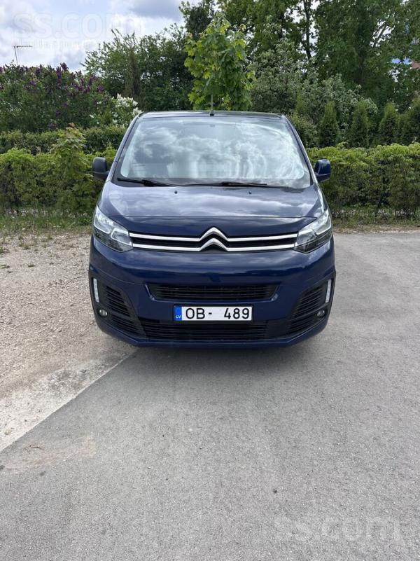 Zils Citroen Jumpy 2017 Ogre, ar dzinēja tilpumu 2.00 L un nobraukumu 200 tūkst. km par 7800 €, foto 1 vietnē AUTOMOTO.COM.LV
