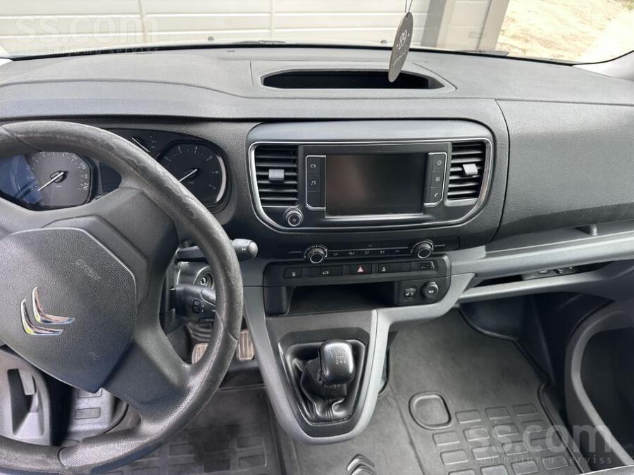 Zils Citroen Jumpy 2017 Ogre, ar dzinēja tilpumu 2.00 L un nobraukumu 200 tūkst. km par 7800 €, foto 3 vietnē AUTOMOTO.COM.LV