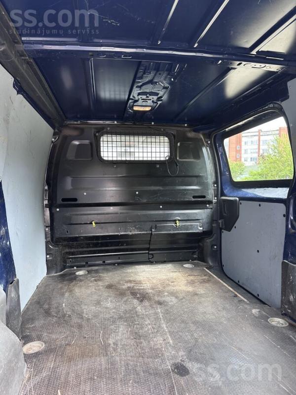 Zils Citroen Jumpy 2017 Ogre, ar dzinēja tilpumu 2.00 L un nobraukumu 200 tūkst. km par 7800 €, foto 3 vietnē AUTOMOTO.COM.LV