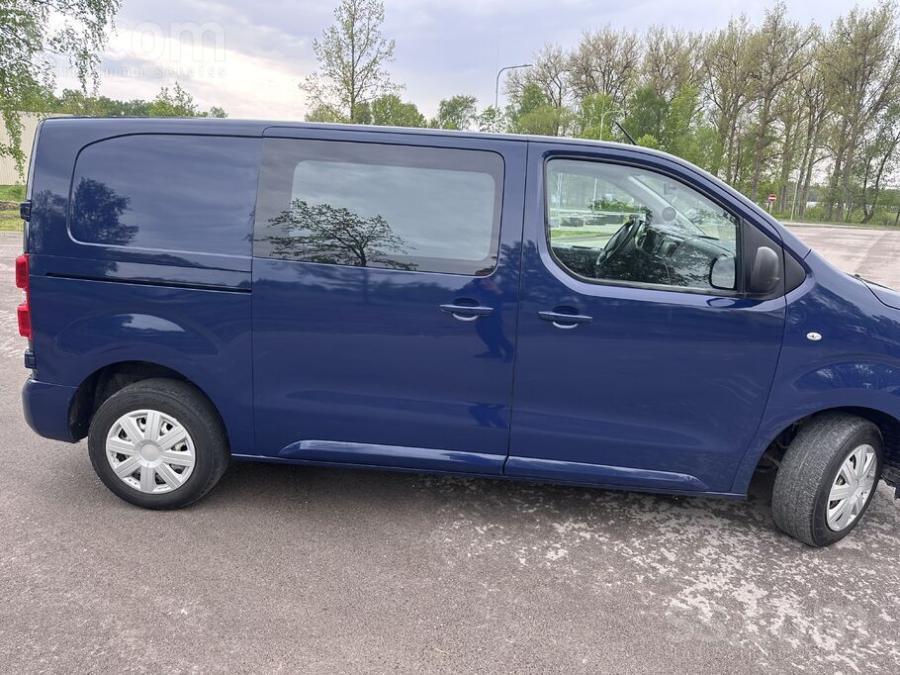 Zils Citroen Jumpy 2017 Ogre, ar dzinēja tilpumu 2.00 L un nobraukumu 200 tūkst. km par 7800 €, foto 5 vietnē AUTOMOTO.COM.LV