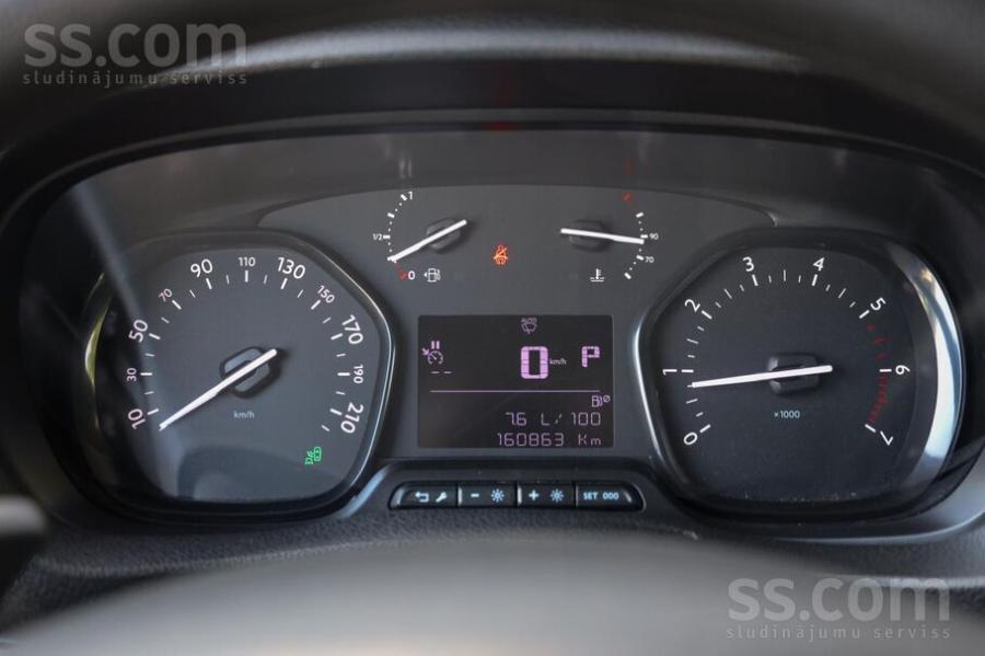 Brown Citroen Jumpy 2019 in Riga, with an engine capacity of 2.00 L and mileage of 0 thousand km for 17995 €, photo 10 on AUTOMOTO.COM.LV