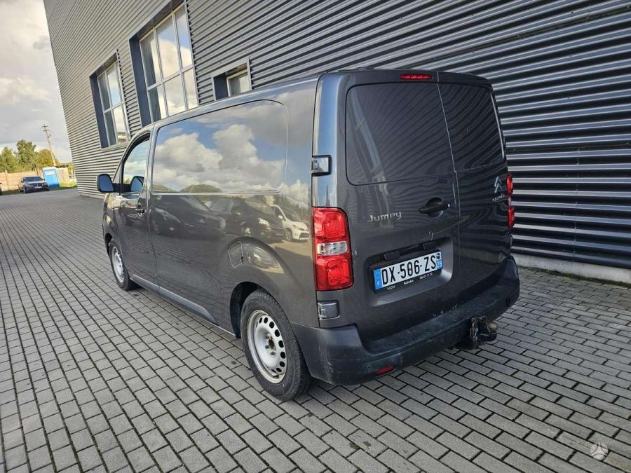 Grey Citroen Jumpy 2019 in Taurage, with an engine capacity of 2.00 L and mileage of 300 thousand km for 4300 €, photo 7 on AUTOMOTO.COM.LV