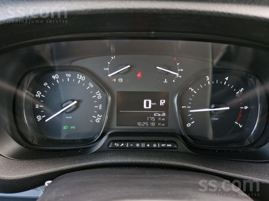 Grey Citroen Jumpy 2017 in Riga, with an engine capacity of 2.00 L and mileage of 0 thousand km for 10300 €, photo 18 on AUTOMOTO.COM.LV