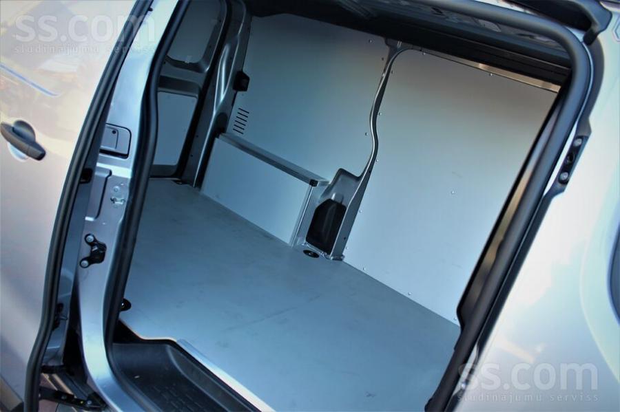 Pelēks Citroen Jumpy 2022 Rīga, ar dzinēja tilpumu 1.50 L un nobraukumu 0 tūkst. km par 18700 €, foto 28 vietnē AUTOMOTO.COM.LV
