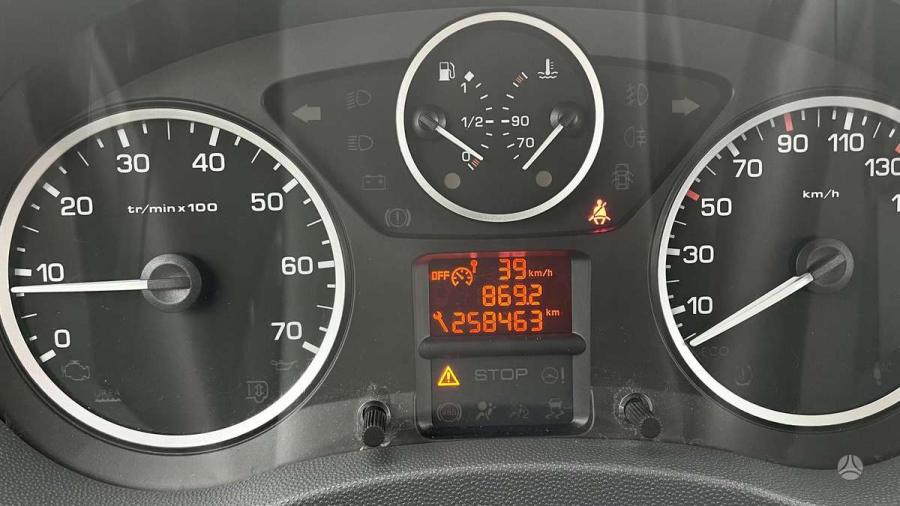 Pelēks Citroen Jumpy 2014 Telšiai, ar dzinēja tilpumu 2.00 L un nobraukumu 259 tūkst. km par 5500 €, foto 17 vietnē AUTOMOTO.COM.LV