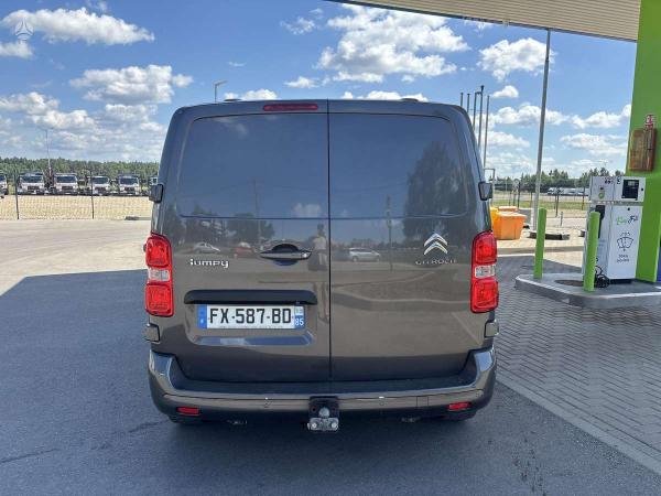 Grey Citroen Jumpy 2021 in Taurage, with an engine capacity of 2.00 L and mileage of 247 thousand km for 9900 €, photo 8 on AUTOMOTO.COM.LV