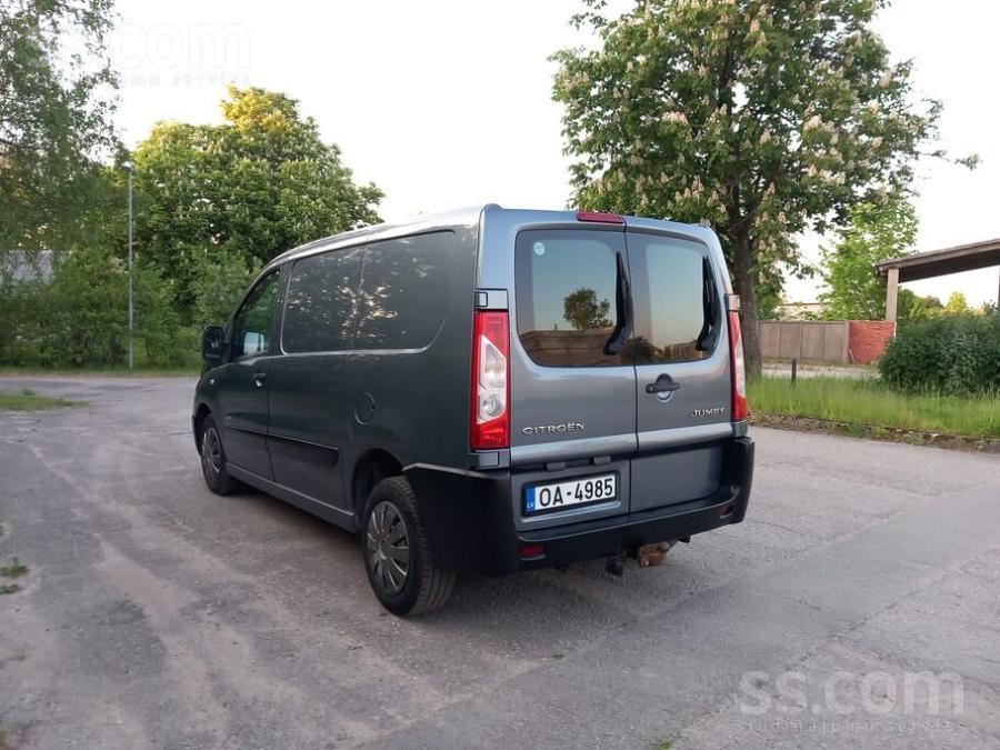 Pelēks Citroen Jumpy 2008 Liepāja, ar dzinēja tilpumu 2.00 L un nobraukumu 267 tūkst. km par 3600 €, foto 7 vietnē AUTOMOTO.COM.LV