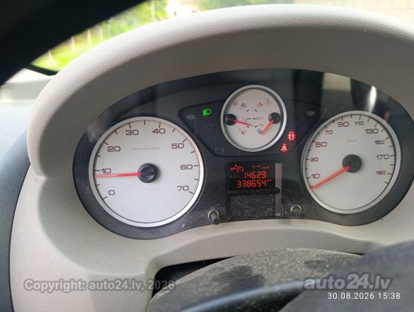 Pelēks Citroen Jumpy 2012 Pērnava, ar dzinēja tilpumu 2.00 L un nobraukumu 338 tūkst. km par 6300 €, foto 4 vietnē AUTOMOTO.COM.LV