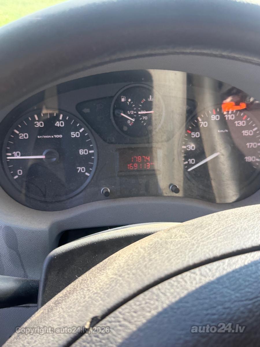 Sarkans Citroen Jumpy 2007 Mustvē, ar dzinēja tilpumu 1.60 L un nobraukumu 169 tūkst. km par 999 €, foto 8 vietnē AUTOMOTO.COM.LV