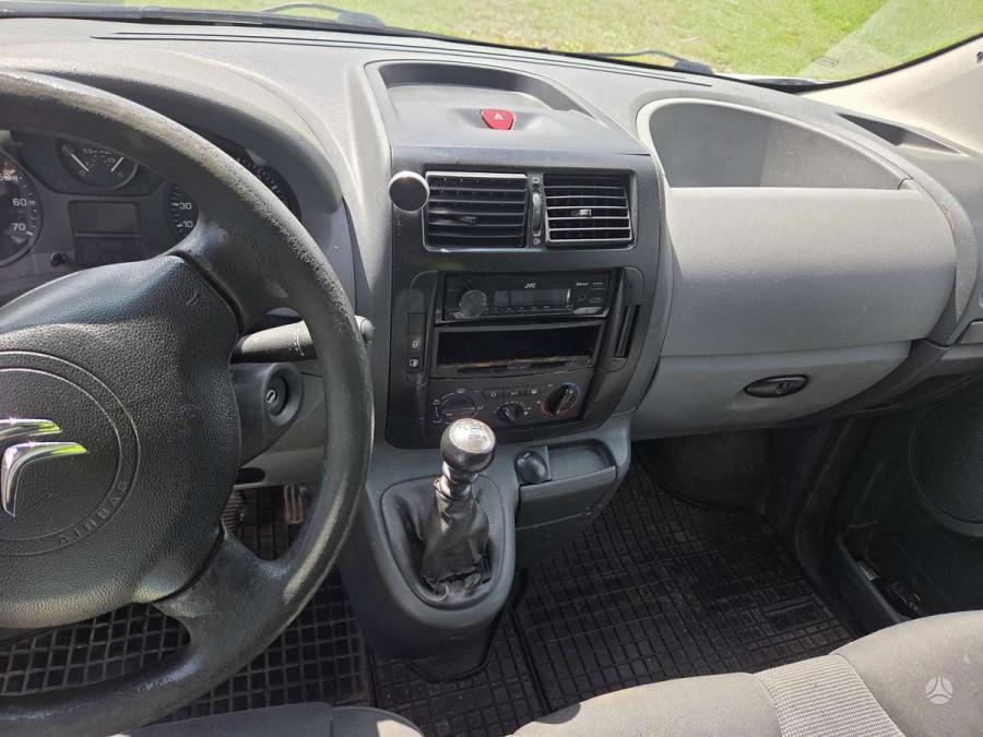 Balts Citroen Jumpy 2012 Kauņa, ar dzinēja tilpumu 2.00 L un nobraukumu 623 tūkst. km par 2200 €, foto 8 vietnē AUTOMOTO.COM.LV
