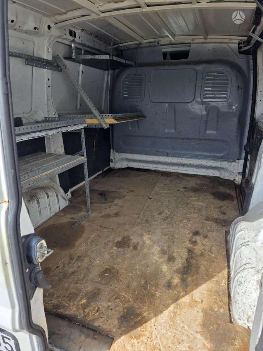 White Citroen Jumpy 2012 in Klaipeda, with an engine capacity of 1.56 L and mileage of 238 thousand km for 1790 €, photo 7 on AUTOMOTO.COM.LV