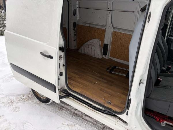 White Citroen Jumpy 2013 in Vilnius, with an engine capacity of 1.60 L and mileage of 353 thousand km for 3100 €, photo 6 on AUTOMOTO.COM.LV