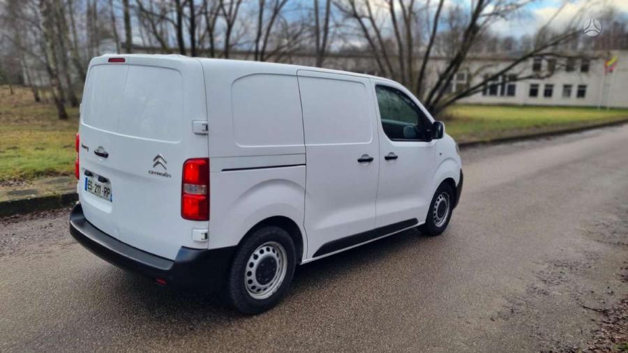 White Citroen Jumpy 2017 in Taurage, with an engine capacity of 2.00 L and mileage of 181 thousand km for 6300 €, photo 3 on AUTOMOTO.COM.LV