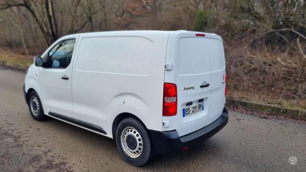 White Citroen Jumpy 2017 in Taurage, with an engine capacity of 2.00 L and mileage of 181 thousand km for 6300 €, photo 4 on AUTOMOTO.COM.LV