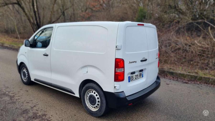 White Citroen Jumpy 2017 in Taurage, with an engine capacity of 2.00 L and mileage of 181 thousand km for 6300 €, photo 4 on AUTOMOTO.COM.LV