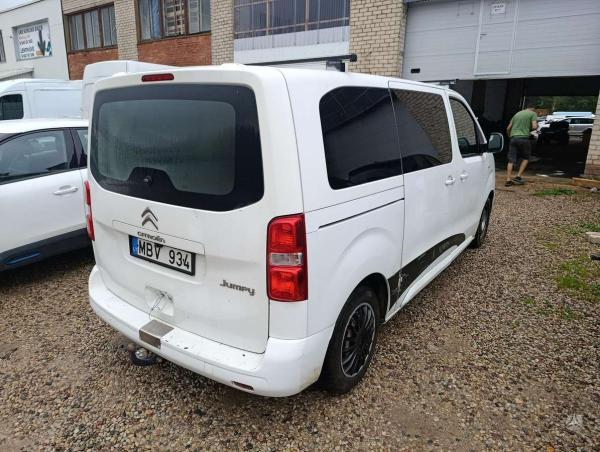 White Citroen Jumpy 2017 in Utena, with an engine capacity of 2.00 L and mileage of 300 thousand km for 5687 €, photo 4 on AUTOMOTO.COM.LV