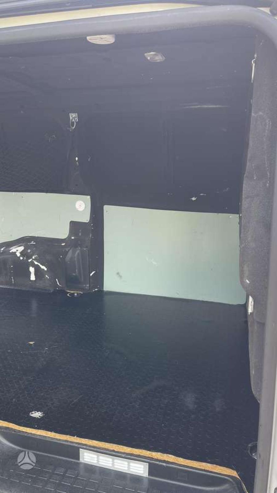 White Citroen Jumpy 2019 in Taurage, with an engine capacity of 2.00 L and mileage of 242 thousand km for 7700 €, photo 7 on AUTOMOTO.COM.LV