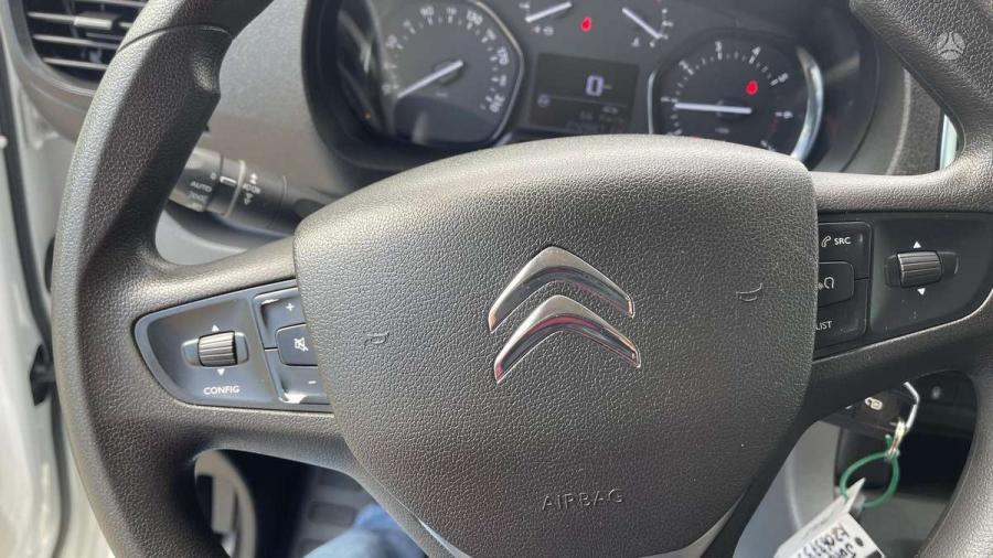 White Citroen Jumpy 2019 in Taurage, with an engine capacity of 2.00 L and mileage of 242 thousand km for 7700 €, photo 18 on AUTOMOTO.COM.LV