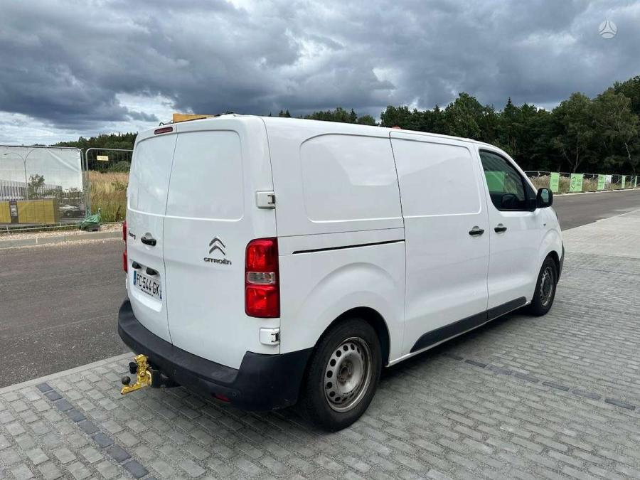 White Citroen Jumpy 2019 in Kaunas, with an engine capacity of 1.56 L and mileage of 296 thousand km for 6899 €, photo 5 on AUTOMOTO.COM.LV