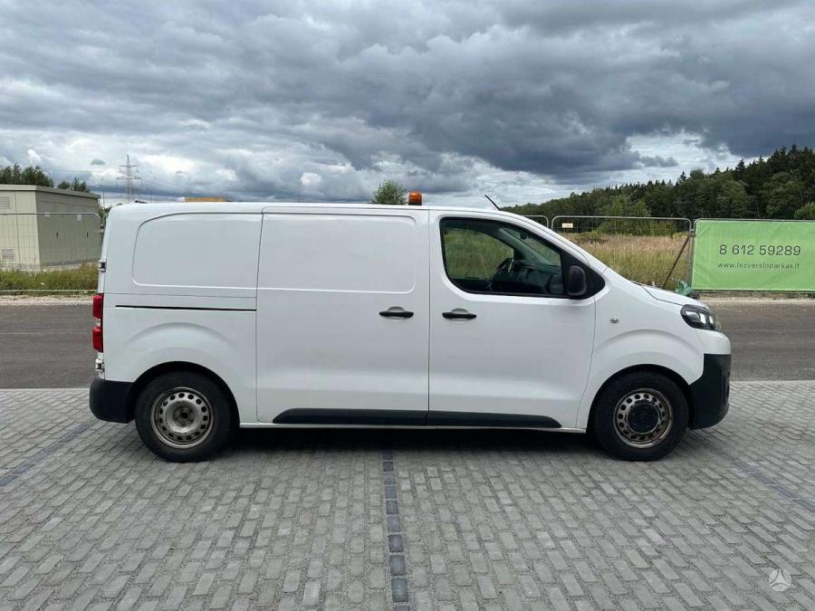 White Citroen Jumpy 2019 in Kaunas, with an engine capacity of 1.56 L and mileage of 296 thousand km for 6899 €, photo 7 on AUTOMOTO.COM.LV