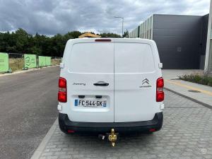White Citroen Jumpy 2019 in Kaunas, with an engine capacity of 1.56 L and mileage of 296 thousand km for 6899 €, photo 9 on AUTOMOTO.COM.LV
