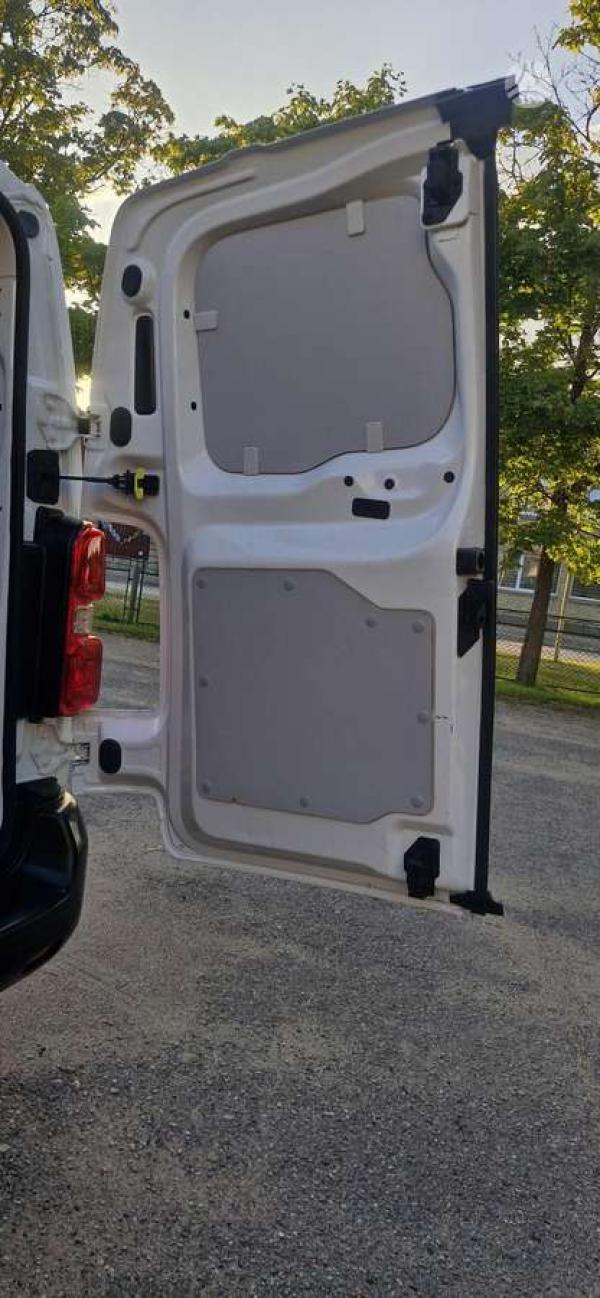 White Citroen Jumpy 2020 in Kelme, with an engine capacity of 2.00 L and mileage of 202 thousand km for 7999 €, photo 8 on AUTOMOTO.COM.LV
