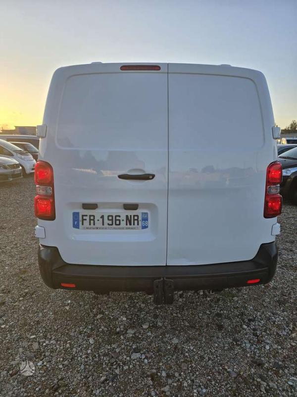 White Citroen Jumpy 2020 in Taurage, with an engine capacity of 2.00 L and mileage of 275 thousand km for 10500 €, photo 6 on AUTOMOTO.COM.LV
