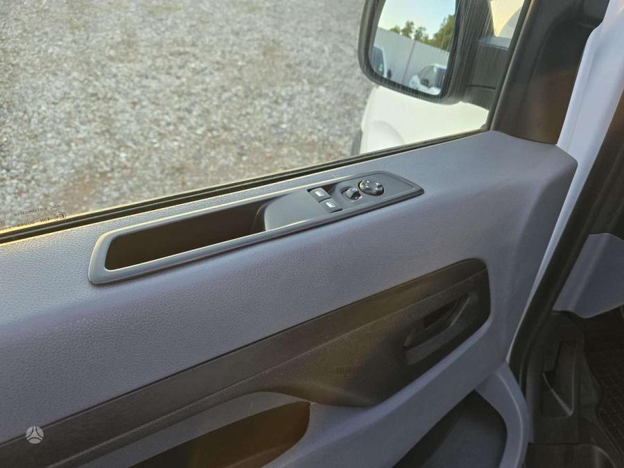 White Citroen Jumpy 2020 in Taurage, with an engine capacity of 2.00 L and mileage of 275 thousand km for 10500 €, photo 13 on AUTOMOTO.COM.LV
