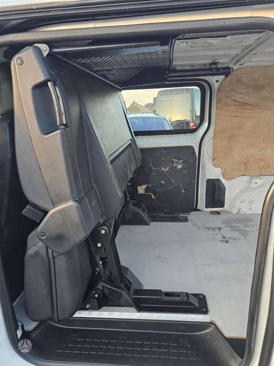 White Citroen Jumpy 2020 in Taurage, with an engine capacity of 2.00 L and mileage of 275 thousand km for 10500 €, photo 27 on AUTOMOTO.COM.LV