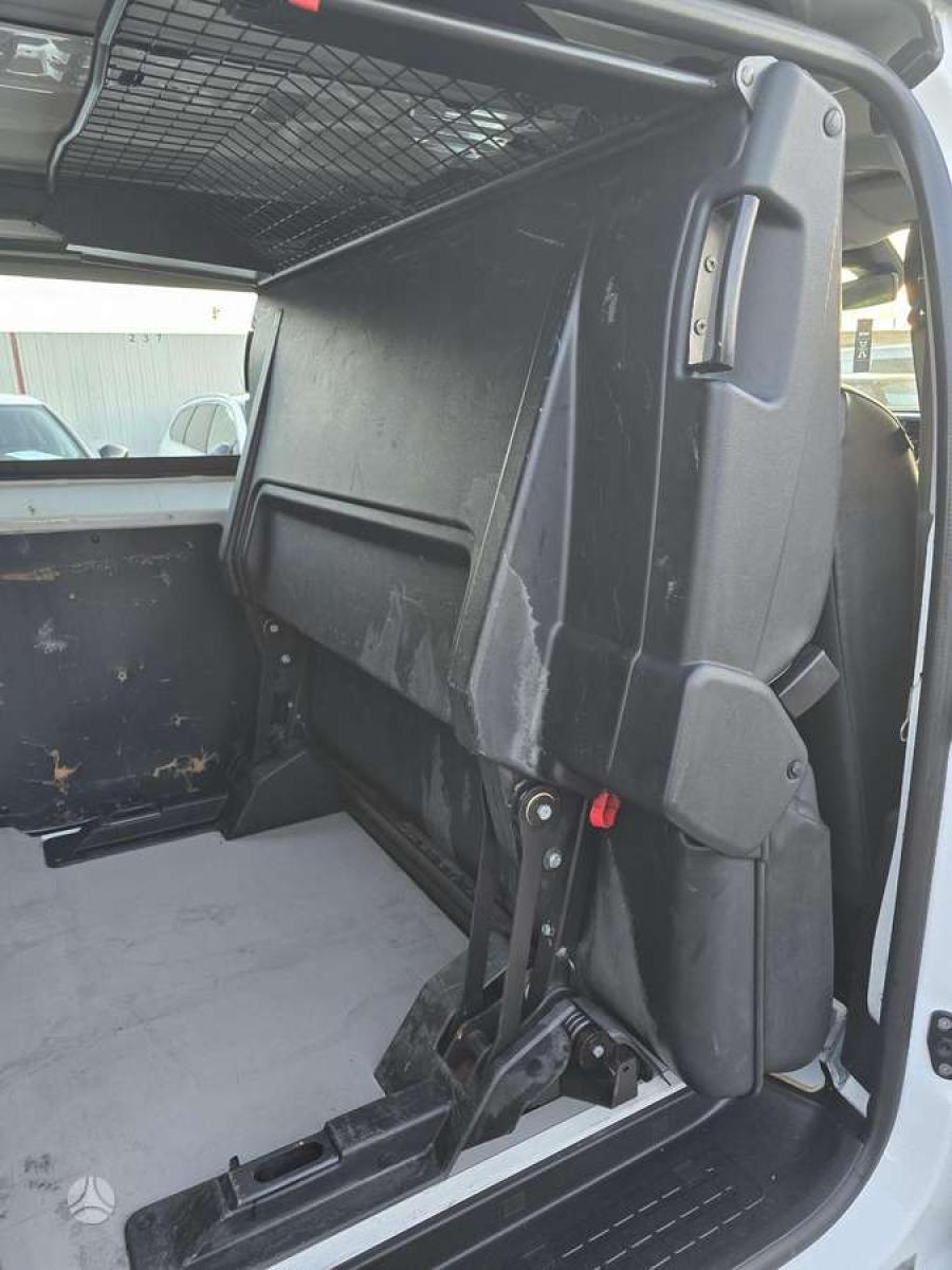 White Citroen Jumpy 2020 in Taurage, with an engine capacity of 2.00 L and mileage of 275 thousand km for 10500 €, photo 28 on AUTOMOTO.COM.LV