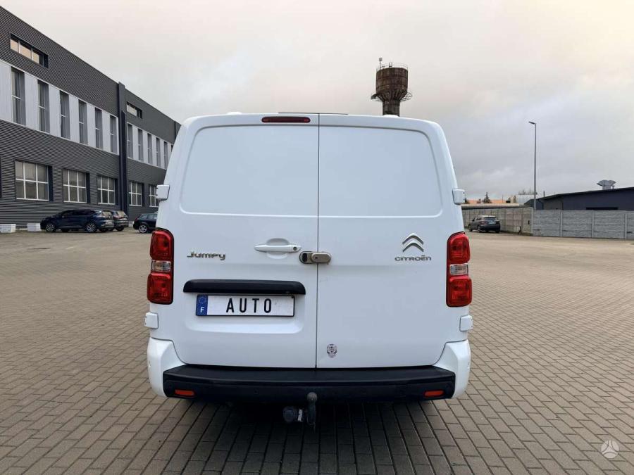 White Citroen Jumpy 2021 in Taurage, with an engine capacity of 2.00 L and mileage of 194 thousand km for 9999 €, photo 9 on AUTOMOTO.COM.LV
