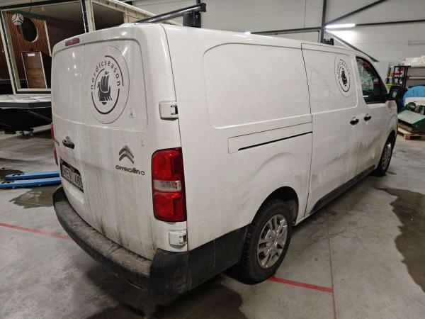 White Citroen Jumpy 2022 in Mazeikiai, with an engine capacity of 2.00 L and mileage of 165 thousand km for 11000 €, photo 5 on AUTOMOTO.COM.LV