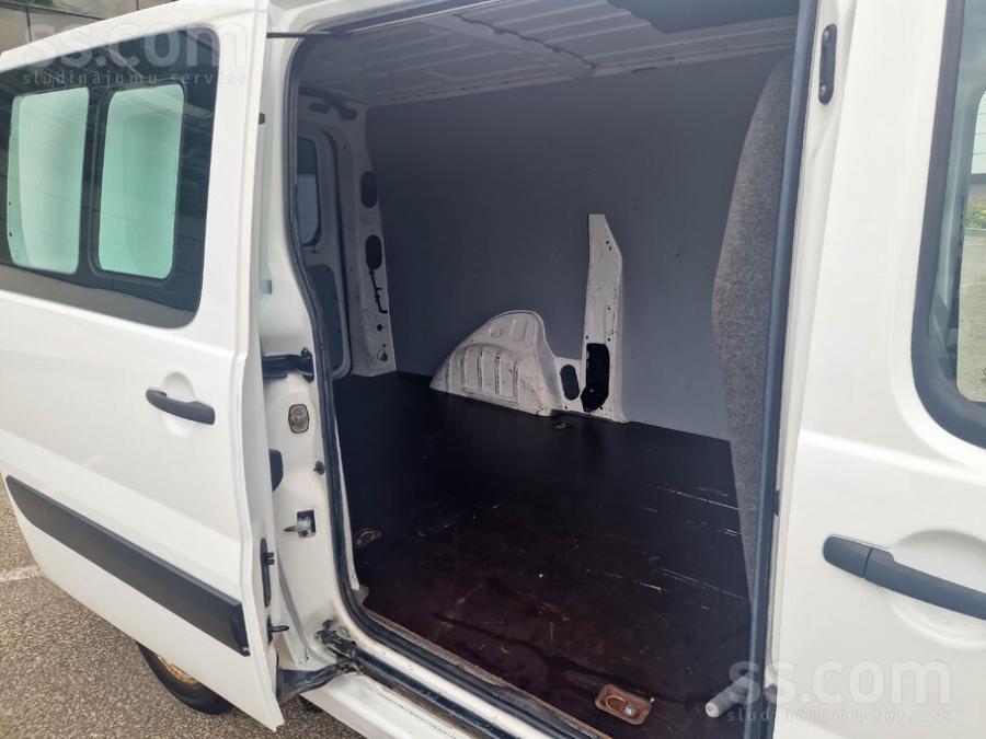 White Citroen Jumpy 2009 in Riga, with an engine capacity of 2.00 L and mileage of 324 thousand km for 4250 €, photo 15 on AUTOMOTO.COM.LV