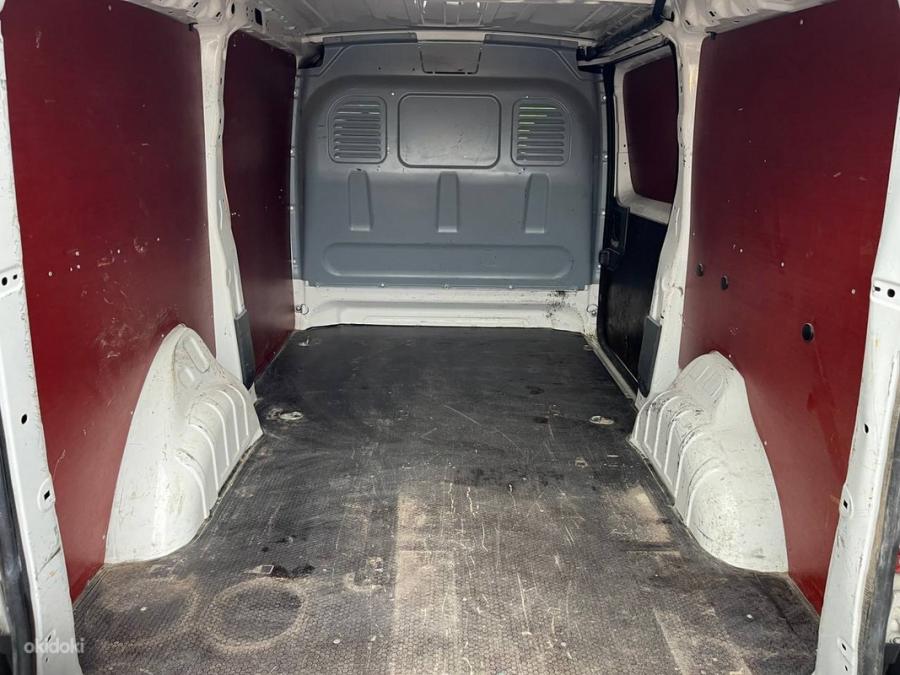 White Citroen Jumpy 2015 in Tallinn, with an engine capacity of 2.00 L and mileage of 277 thousand km for 4799 €, photo 19 on AUTOMOTO.COM.LV