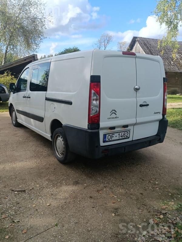 White Citroen Jumpy 2015 in Valmiera, with an engine capacity of 2.00 L and mileage of 209 thousand km for 6600 €, photo 5 on AUTOMOTO.COM.LV