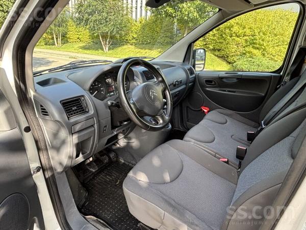 White Citroen Jumpy 2016 in Riga, with an engine capacity of 2.00 L and mileage of 102 thousand km for 4975 €, photo 8 on AUTOMOTO.COM.LV