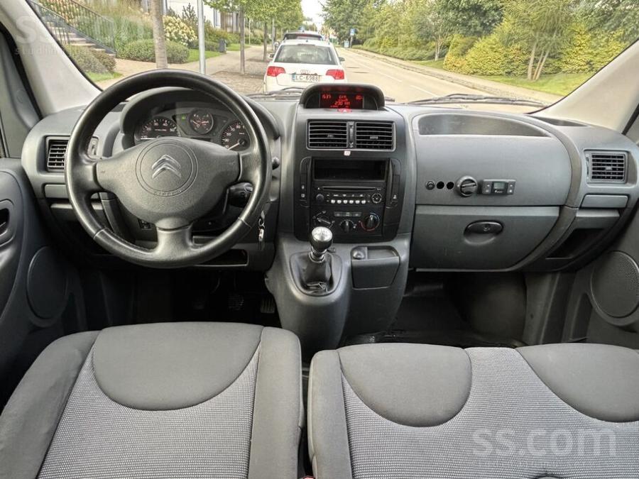 White Citroen Jumpy 2016 in Riga, with an engine capacity of 2.00 L and mileage of 102 thousand km for 4975 €, photo 10 on AUTOMOTO.COM.LV