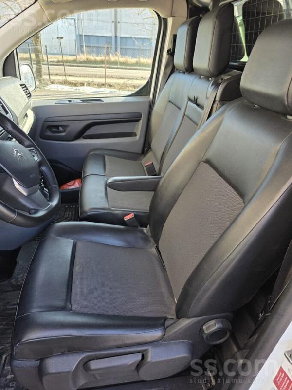White Citroen Jumpy 2018 in Valmiera, with an engine capacity of 2.00 L and mileage of 223 thousand km for 11450 €, photo 9 on AUTOMOTO.COM.LV