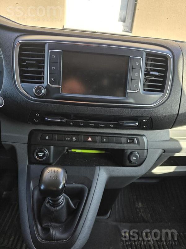 White Citroen Jumpy 2018 in Valmiera, with an engine capacity of 2.00 L and mileage of 223 thousand km for 11450 €, photo 10 on AUTOMOTO.COM.LV