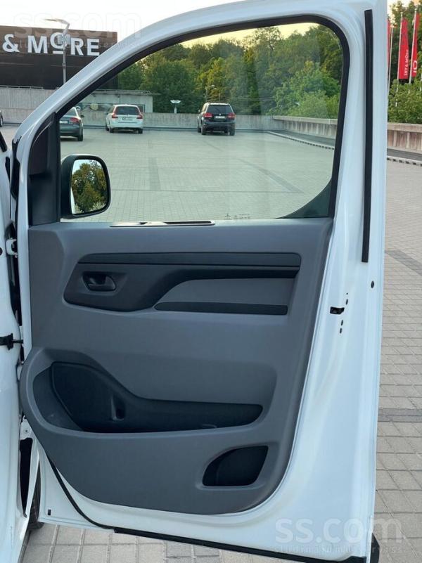 White Citroen Jumpy 2019 in Riga, with an engine capacity of 2.00 L and mileage of 198 thousand km for 13900 €, photo 6 on AUTOMOTO.COM.LV
