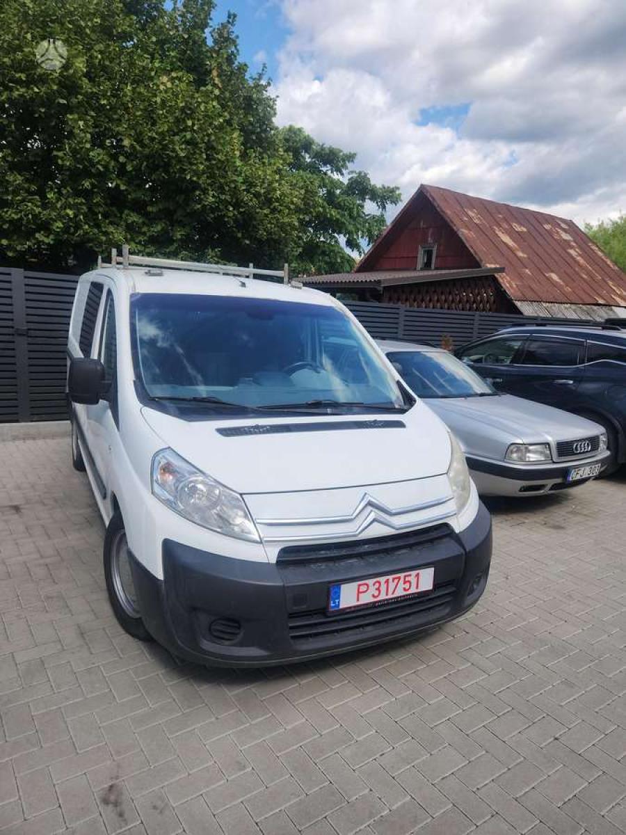 White Citroen Jumpy 2010 in Panevezys, with an engine capacity of 2.00 L and mileage of 303 thousand km for 2799 €, photo 1 on AUTOMOTO.COM.LV