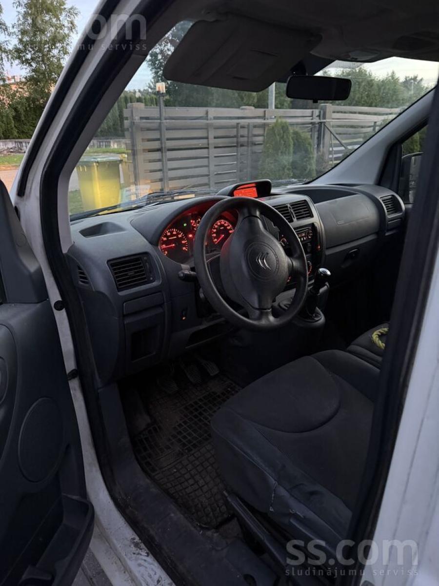 White Citroen Jumpy 2015 in Riga, with an engine capacity of 1.60 L and mileage of 276 thousand km for 2100 €, photo 7 on AUTOMOTO.COM.LV