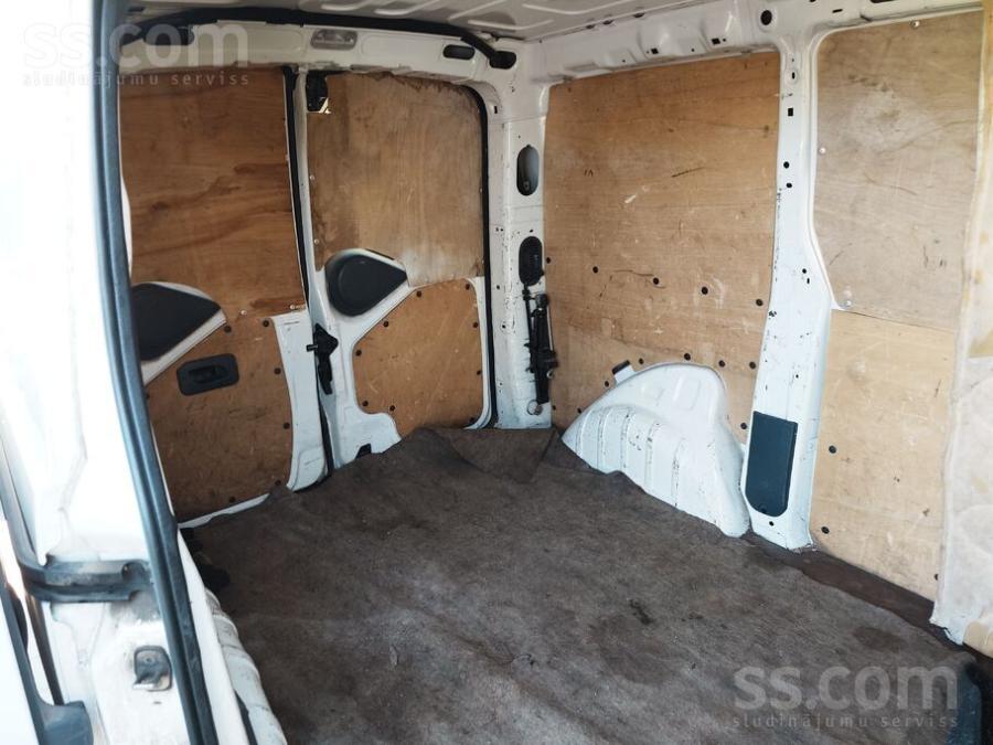 White Citroen Jumpy 2015 in Riga, with an engine capacity of 1.60 L and mileage of 276 thousand km for 2100 €, photo 8 on AUTOMOTO.COM.LV