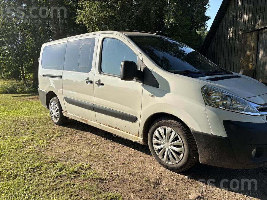 White Citroen Jumpy 2015 in Cesis, with an engine capacity of 2.00 L and mileage of 315 thousand km for 2700 €, photo 3 on AUTOMOTO.COM.LV