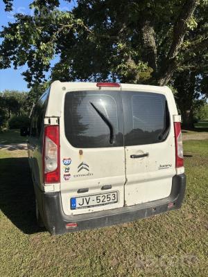White Citroen Jumpy 2015 in Cesis, with an engine capacity of 2.00 L and mileage of 315 thousand km for 2700 €, photo 5 on AUTOMOTO.COM.LV