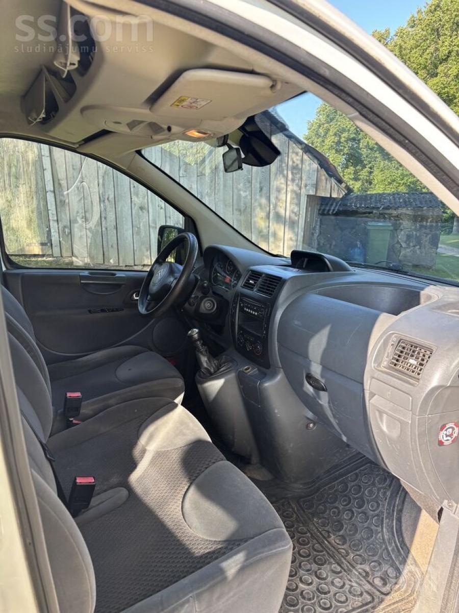White Citroen Jumpy 2015 in Cesis, with an engine capacity of 2.00 L and mileage of 315 thousand km for 2700 €, photo 8 on AUTOMOTO.COM.LV
