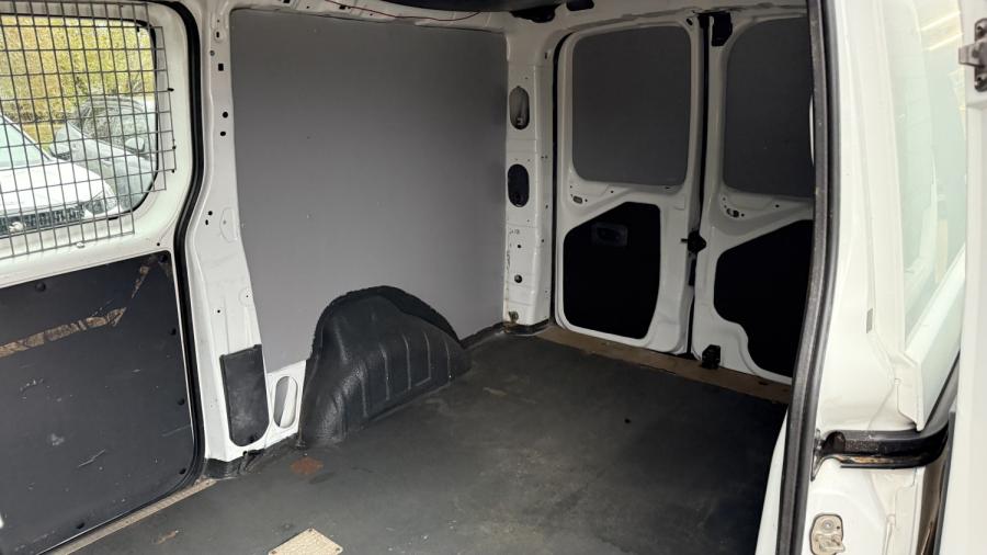 Balts Citroen Jumpy 2016 Rīga, ar dzinēja tilpumu 2.00 L un nobraukumu 99 tūkst. km par 550000 €, foto 13 vietnē AUTOMOTO.COM.LV